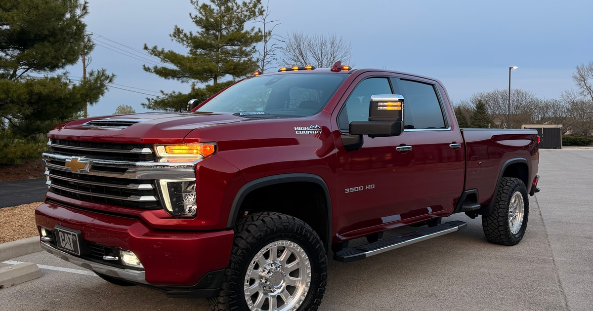 20x9 Hostile H138 Crawler Machine on 2020-2025 Chevrolet Silverado 3500 ...