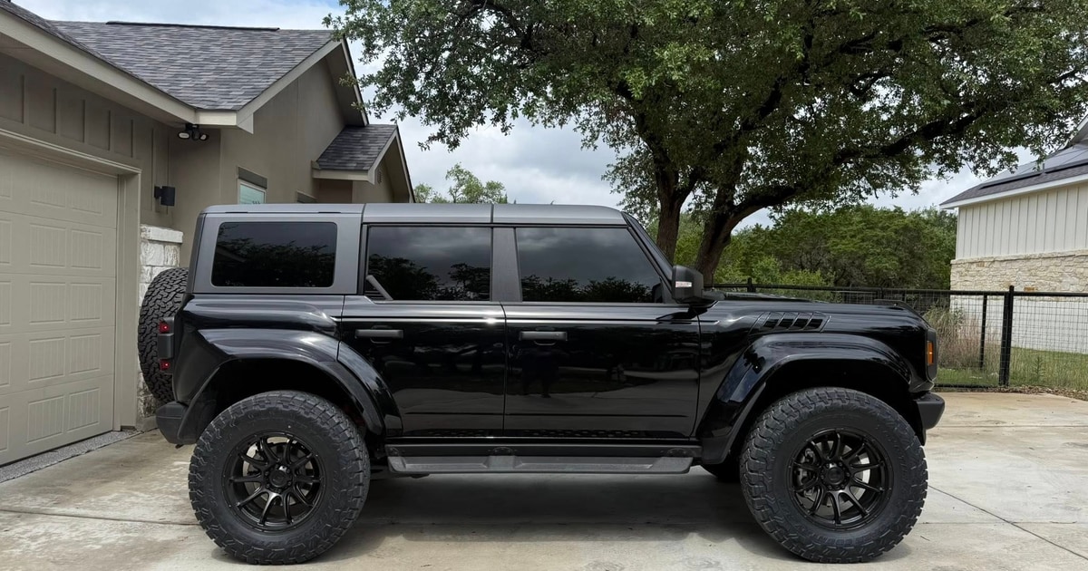 20x9.5 Fuel Off-Road Variant Matte Black D791 on 2022-2025 Ford Bronco ...